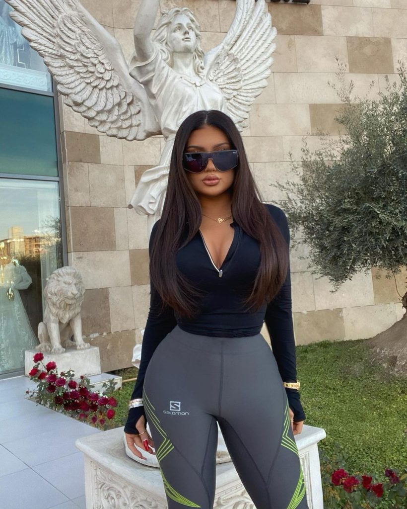 Helly Luv (Singer) Wiki, Age, Boyfriends, Net Worth & More