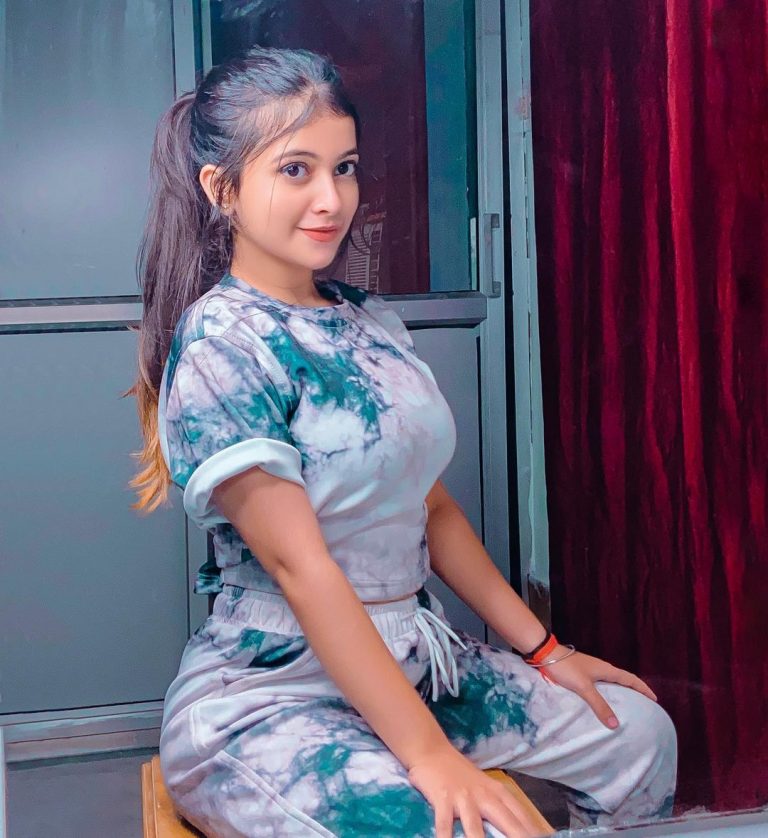 Riya Pandey Wiki, Age, Boyfriends, Net Worth & More